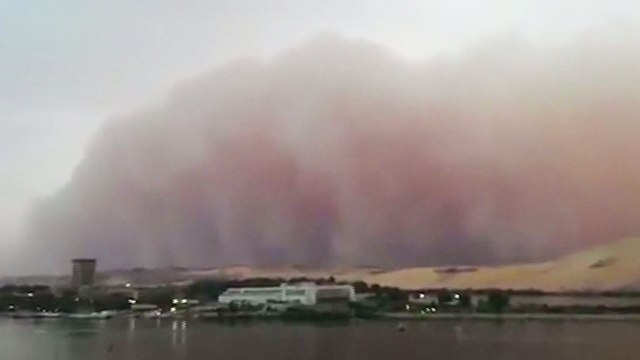 Massive Sandstorm Out of 'The Mummy' Blows Across Egypt | Inside Edition