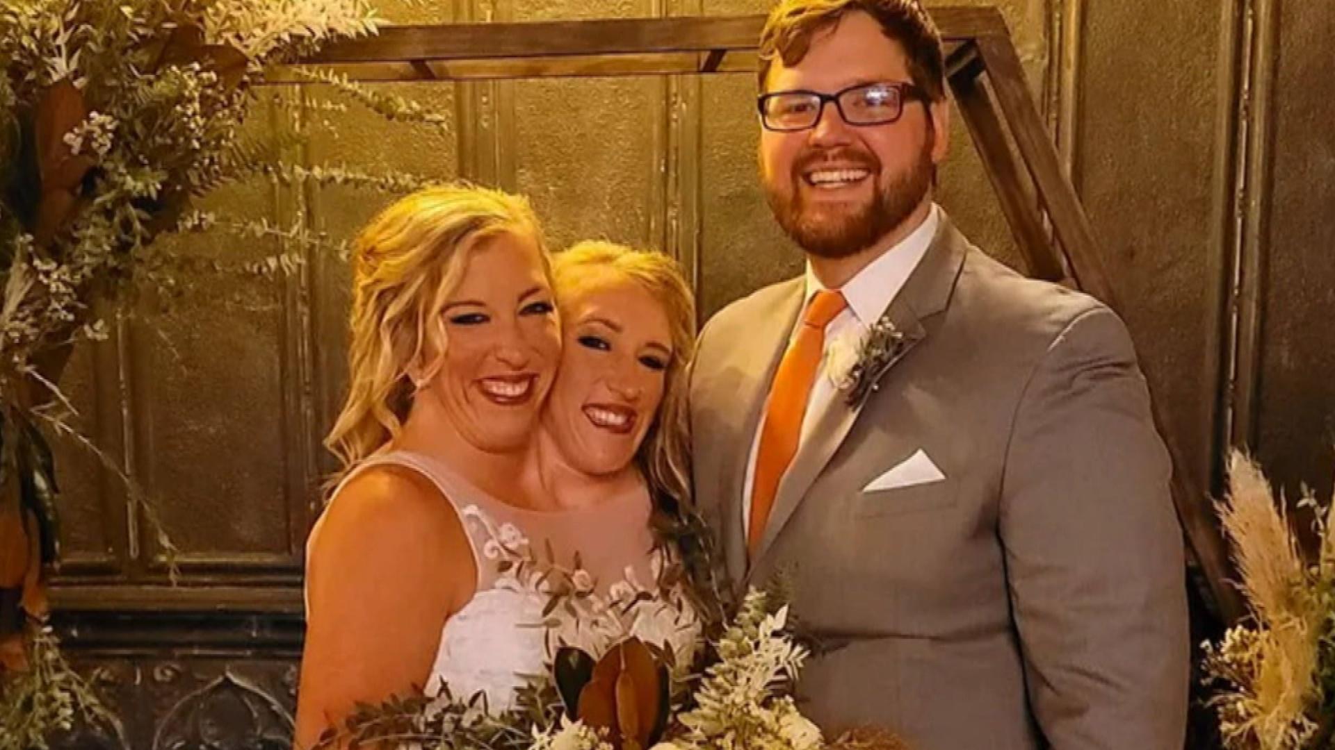 Minnesota Twins Wedding Conjoined Twins Abby, Brittany Hensel Spotted