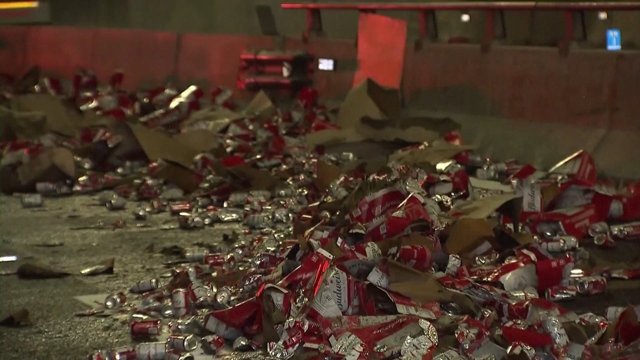 Drivers Pull Over to Grab Beer from Overturned Truck | Inside Edition